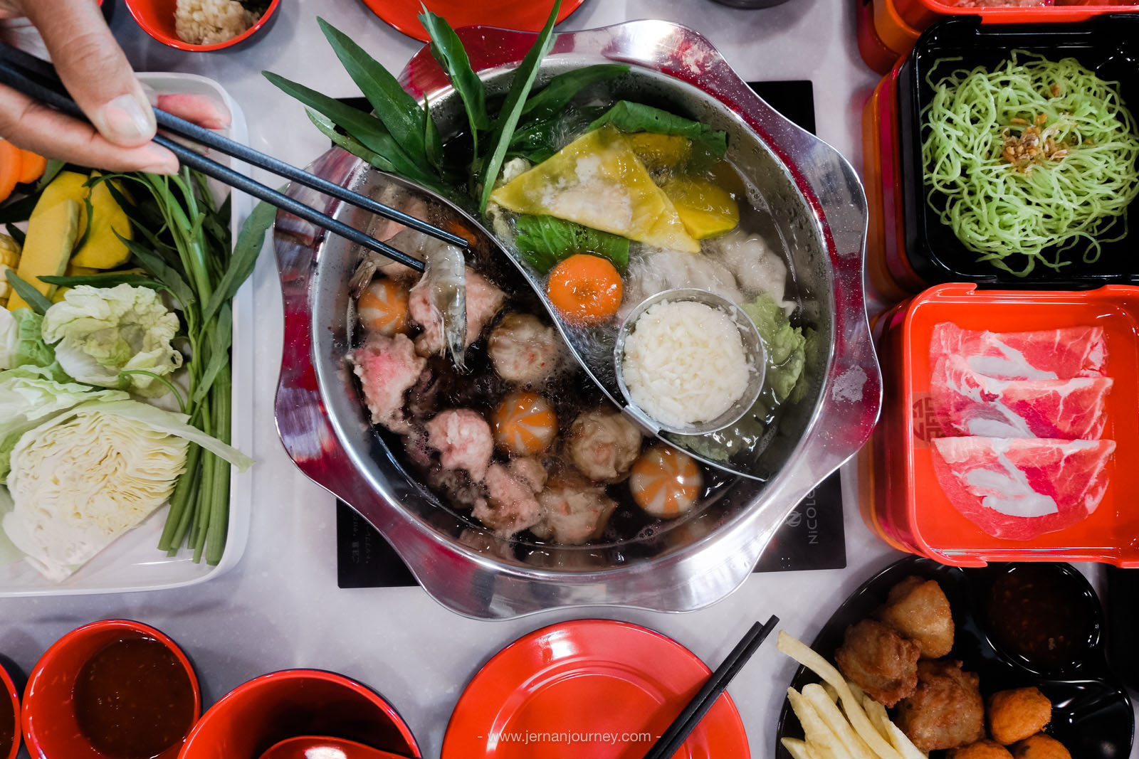 Lucky Suki บุฟเฟต์สุกี้สุดคุ้มย่านอ่อนนุช | เจอนั่น Journey