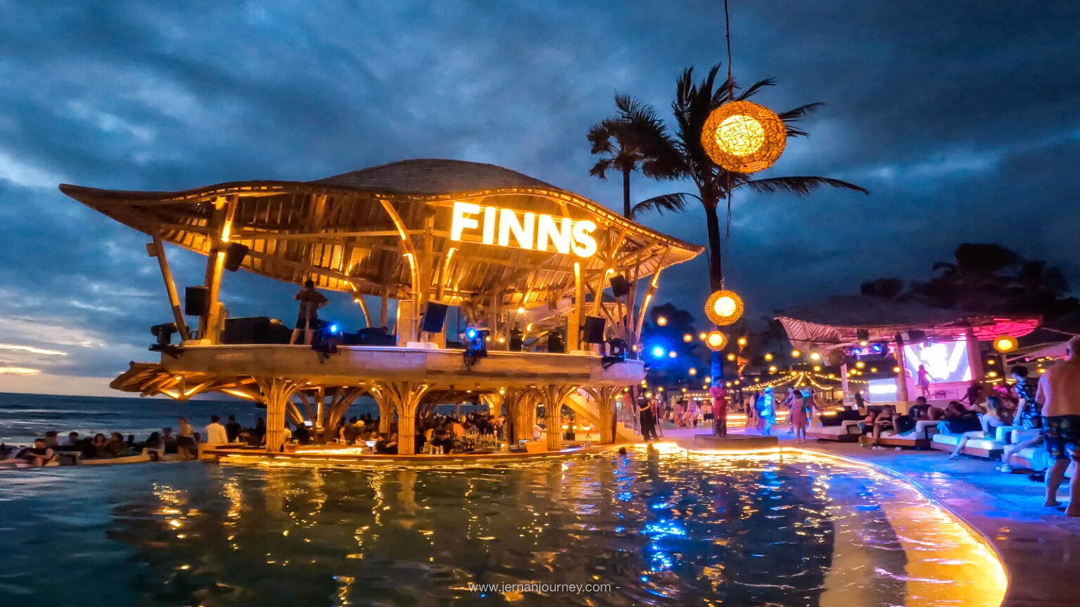 พักผ่อน และ ปาร์ตี้ในบีชคลับระดับโลกที่ FINNS Beach Club | เจอนั่น Journey